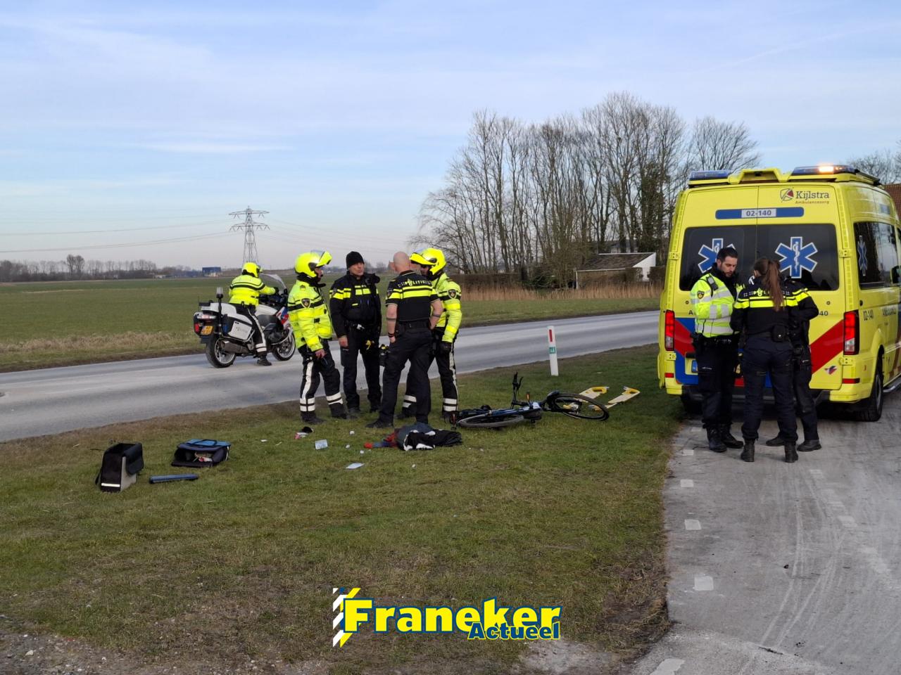 Aanrijding tussen auto en fietsster, fietsster zwaargewond - Oozo.nl